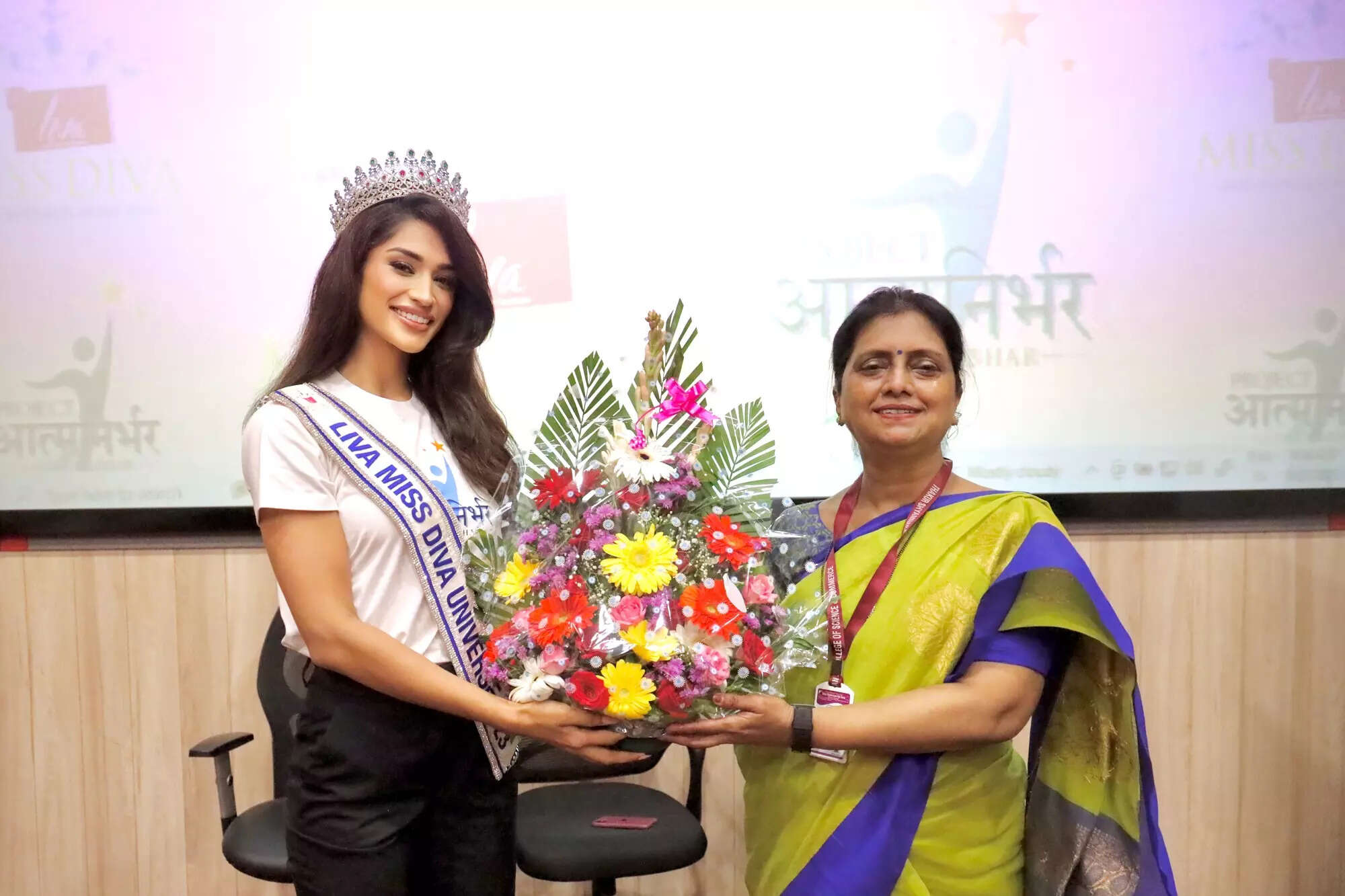 Shweta Sharda inspires the students of Thakur Shyamnarayan with her ...