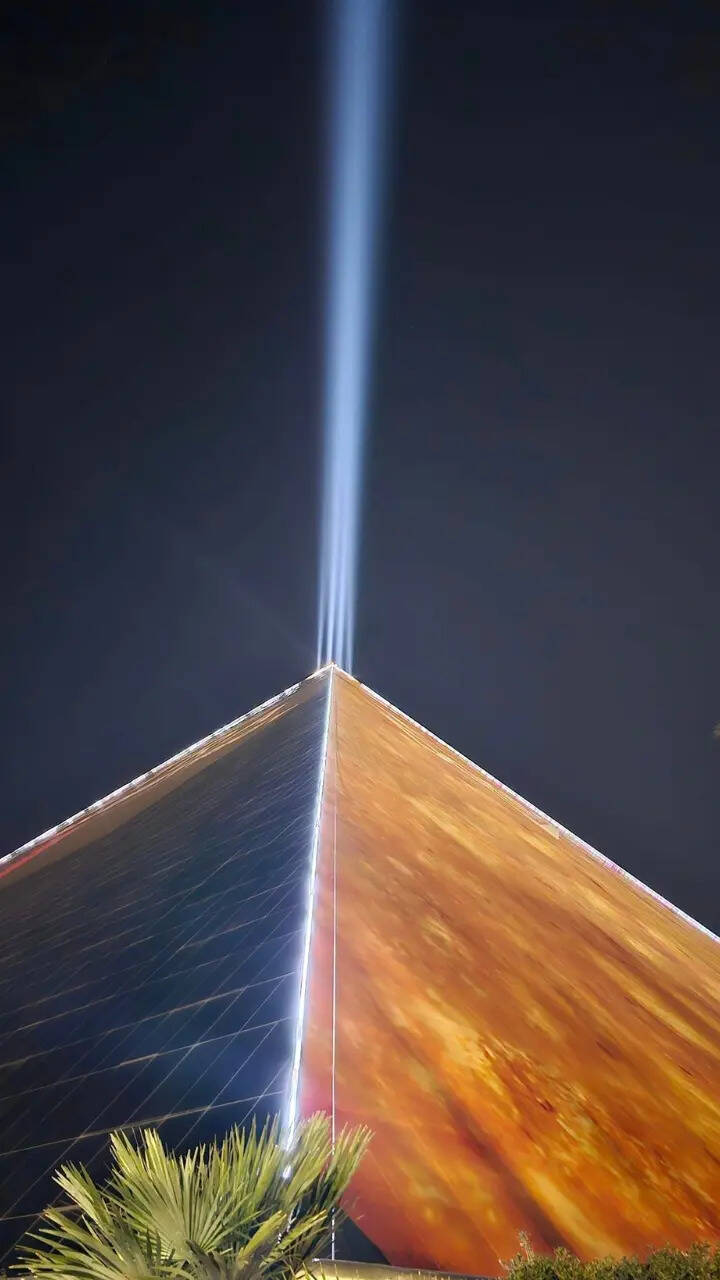 Luxor Beam Lazer Luxor Sky Beam Lighting Up The Sky In Las Vegas.