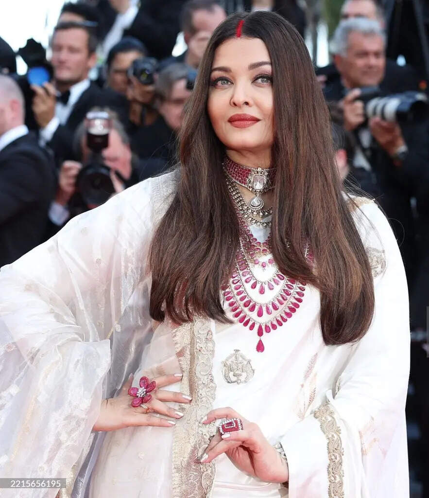 Aishwarya Rai Stuns at Cannes 2025 in a Manish Malhotra Saree That ...