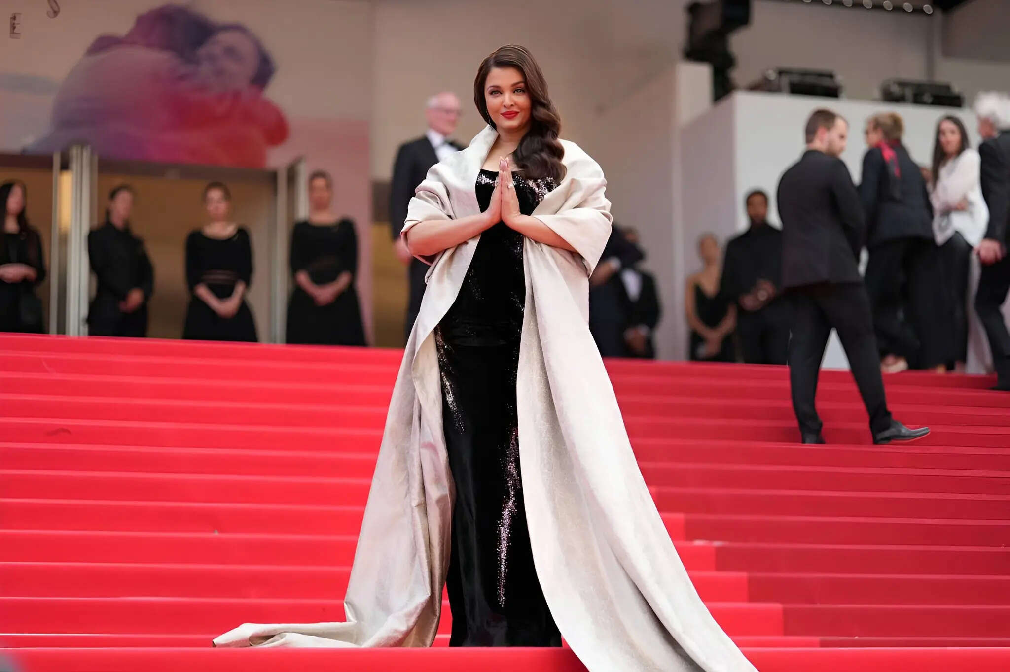 Aishwarya Rai's Divine Look Featuring Bhagavad Gita Shloka at Cannes 2025 Has Everyone Talking