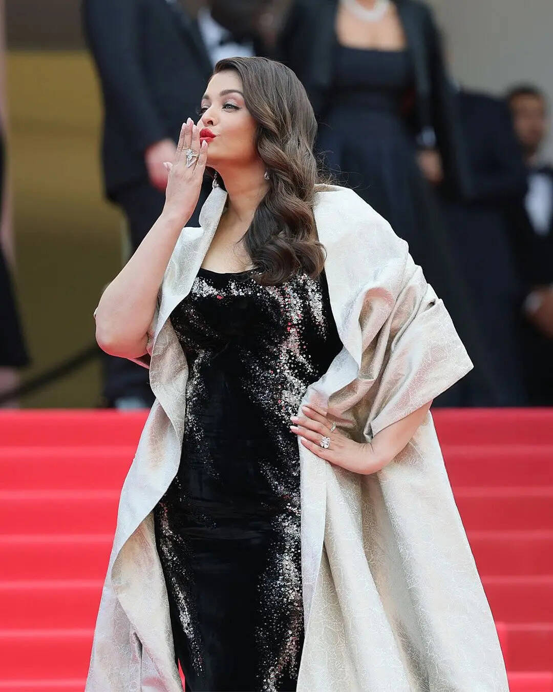Aishwarya Rai's Divine Look Featuring Bhagavad Gita Shloka at Cannes 2025 Has Everyone Talking