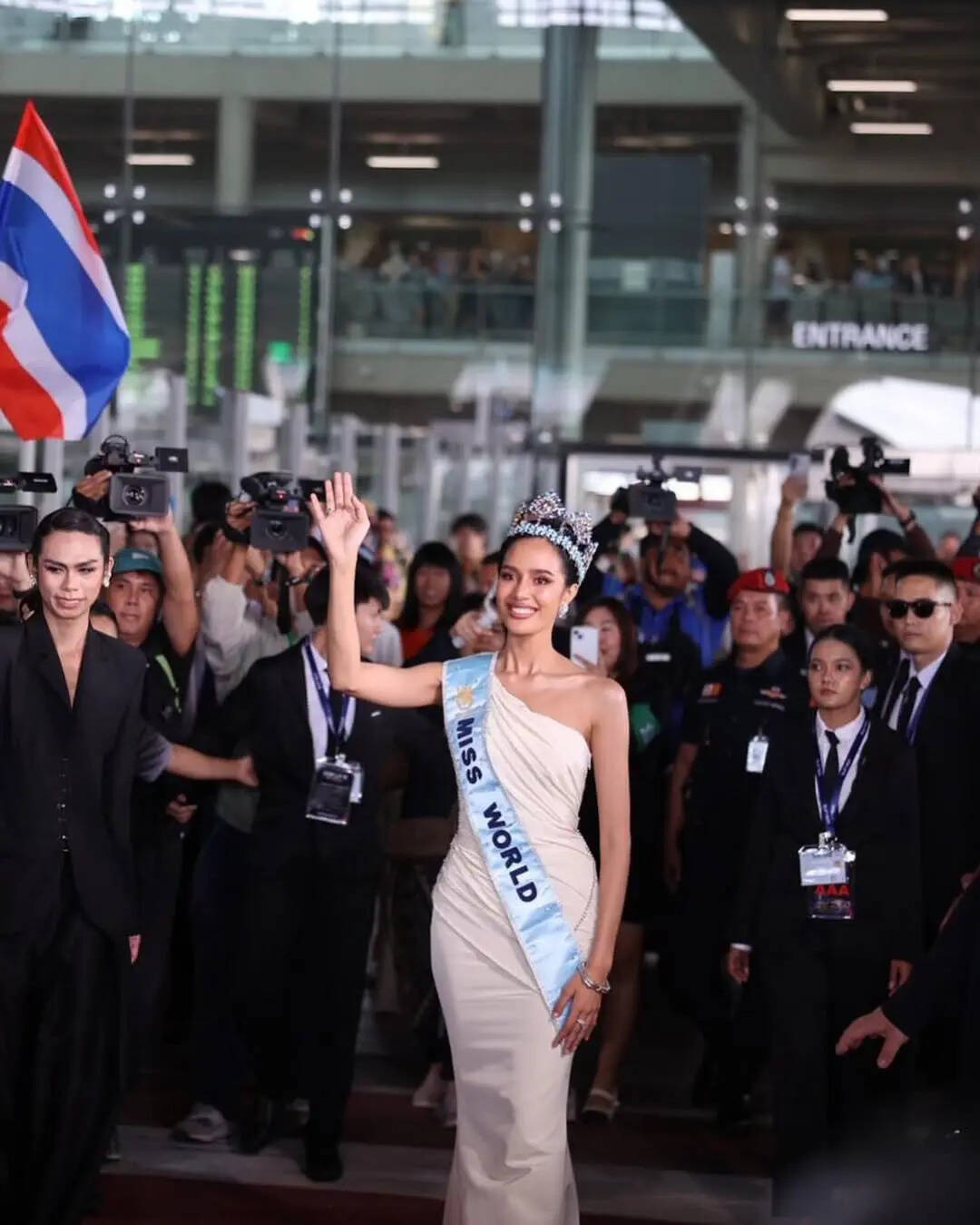 Opal Suchata Chuangsri Returns to Thailand, Thousands Gather to ...