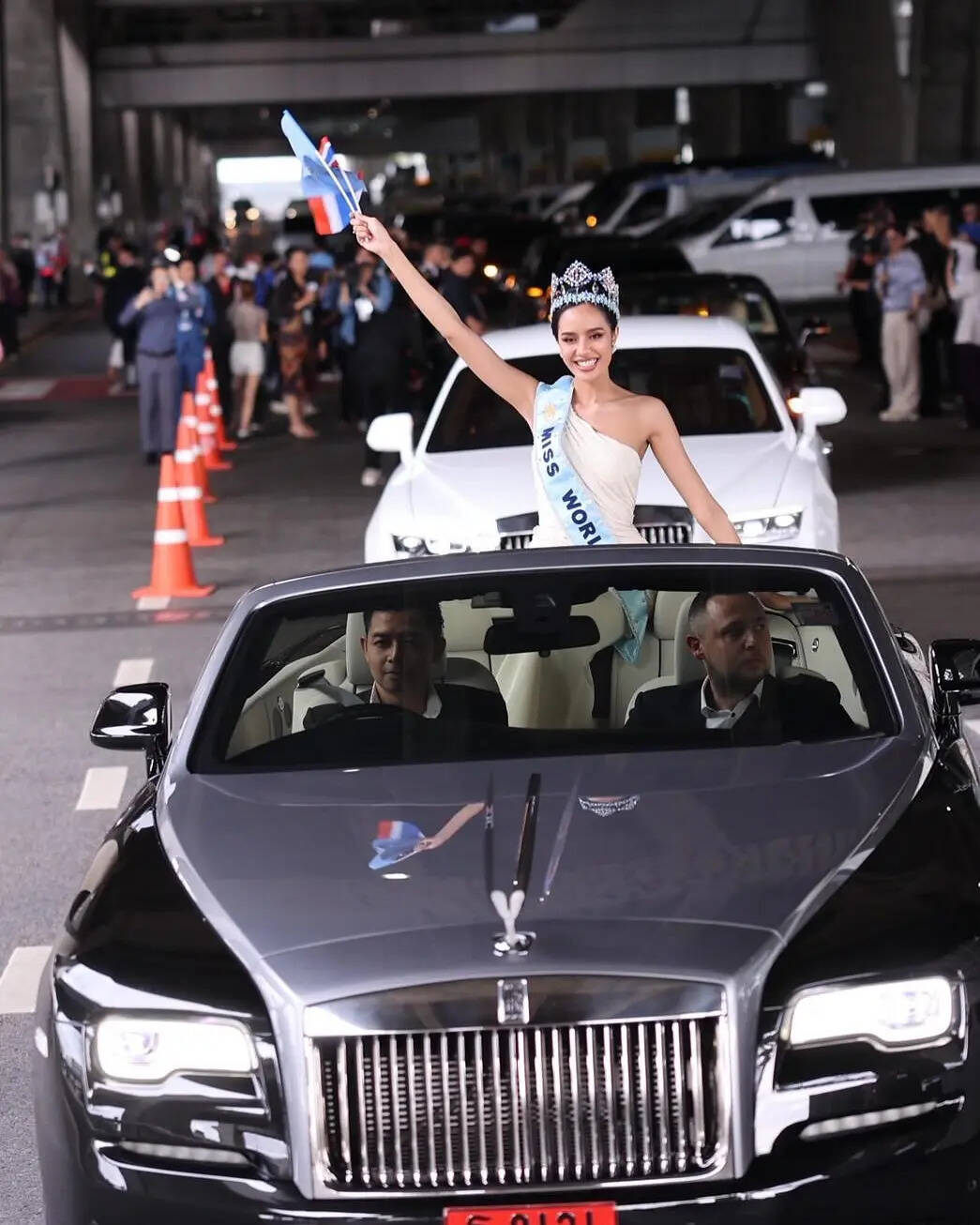 Opal Suchata Chuangsri Returns to Thailand, Thousands Gather to ...