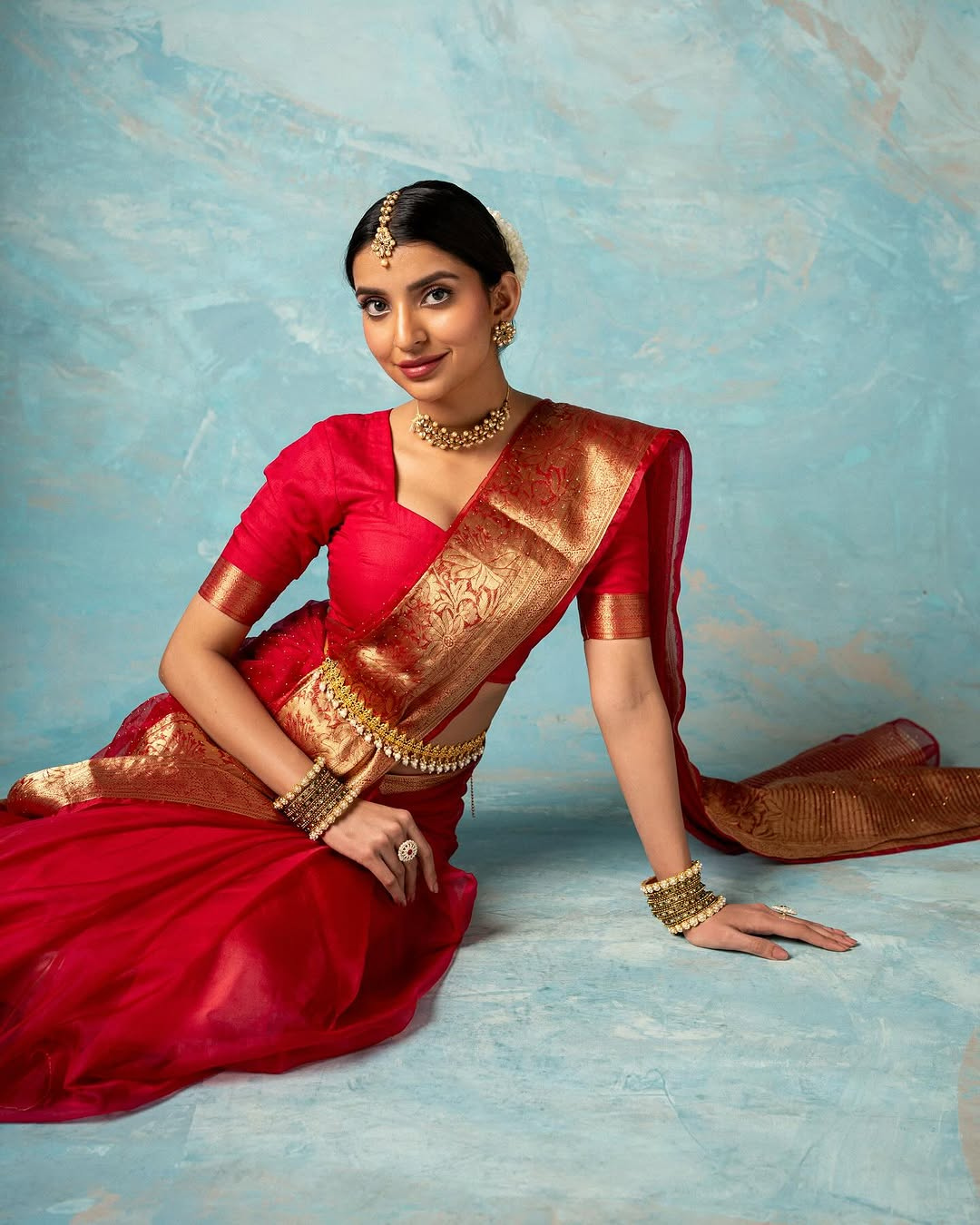 8 Looks From Miss Diva Queens that Proved Sarees Never Go Out Of Style
