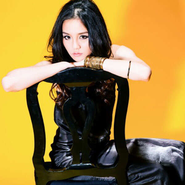 Oriental beauty Miss Singapore Shi Lim in pics