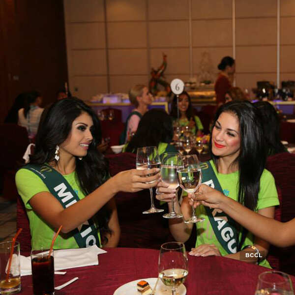 Miss Earth 2013 contestants enjoy a splendid dinner