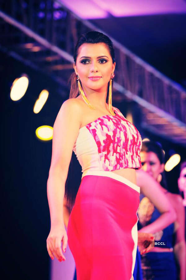 Stunner Ruhi cares for a Smile!