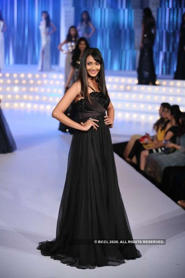 Miss India Kolkata 2016: Evening gown by Komal Sood