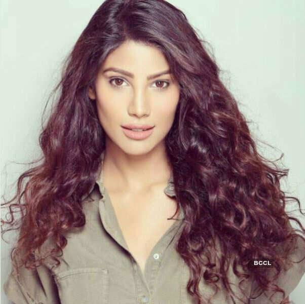Nicole Faria looks ravishing in these pictures
