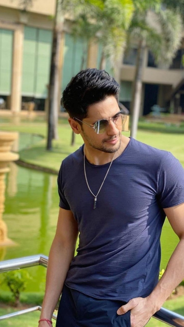 Student Of The Year Siddharth Malhotra Body