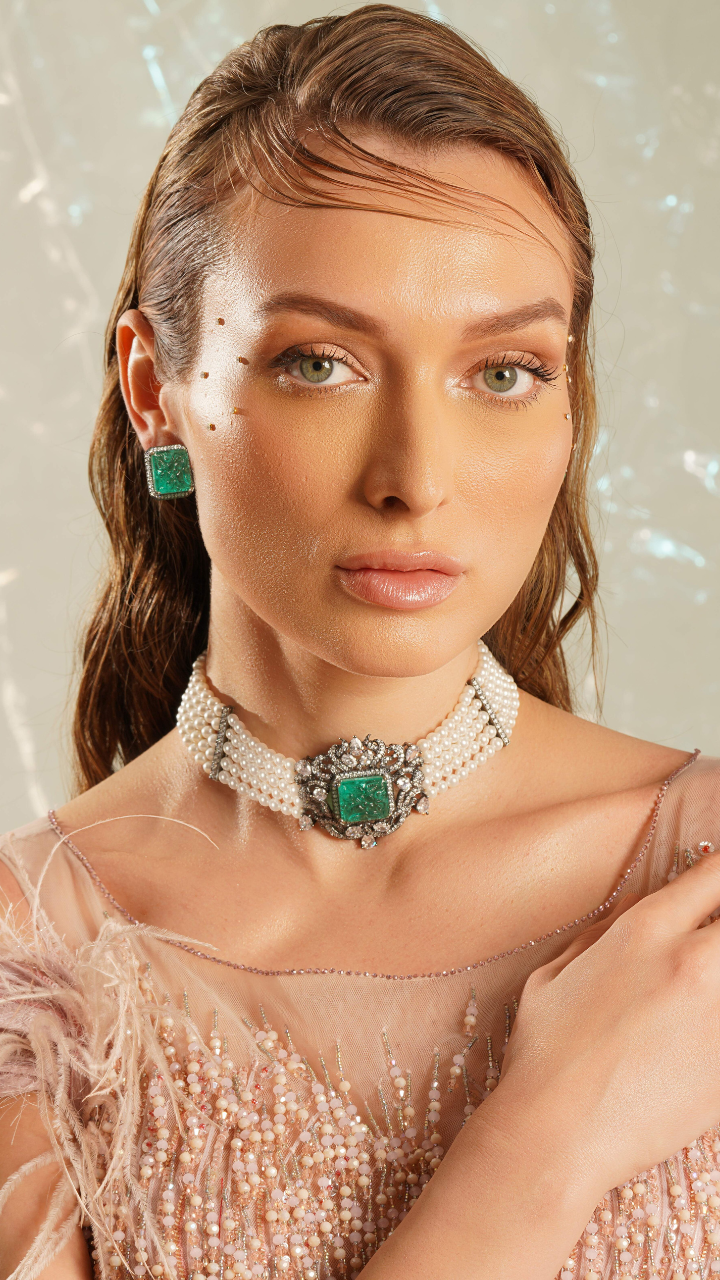 Simple jewellery set for lehenga store