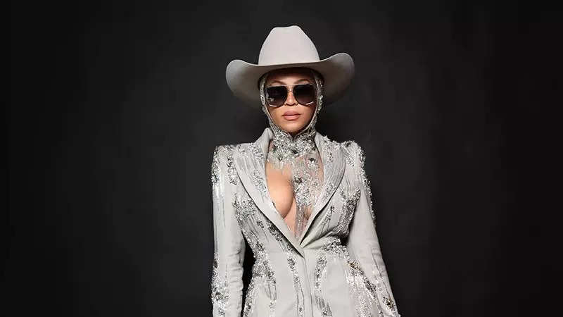 Beyoncés bold version of Dolly Partons Jolene is a smashing hit! Listen ...