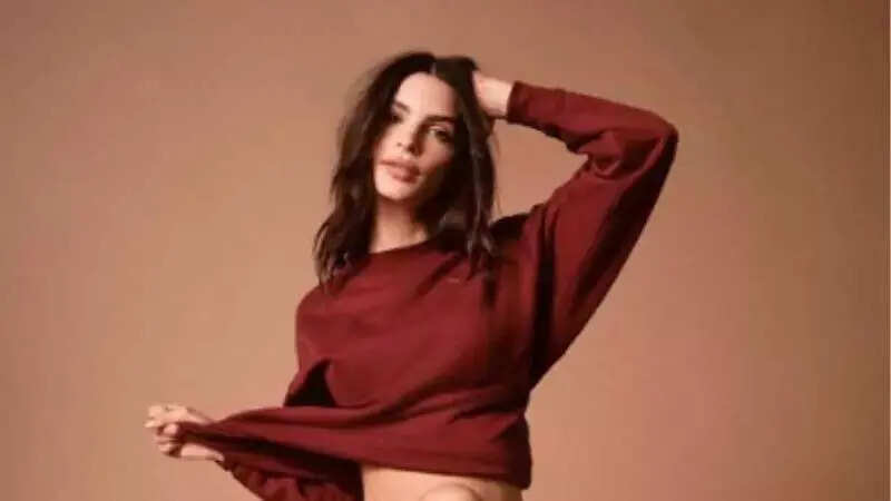 Emily Ratajkowski comes out as bisexual on TikTok amid dating rumours ...