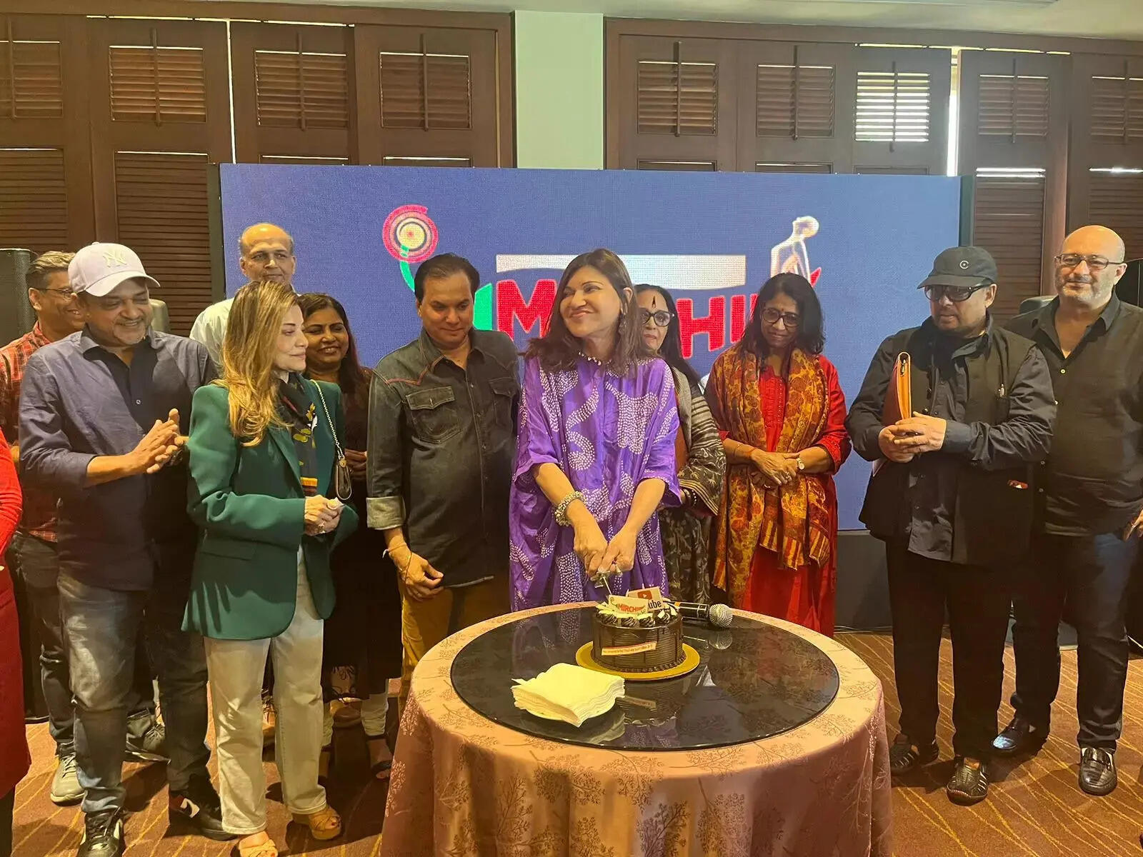 Team Mirchi celebrates the success of Alka Yagnik for being the most ...
