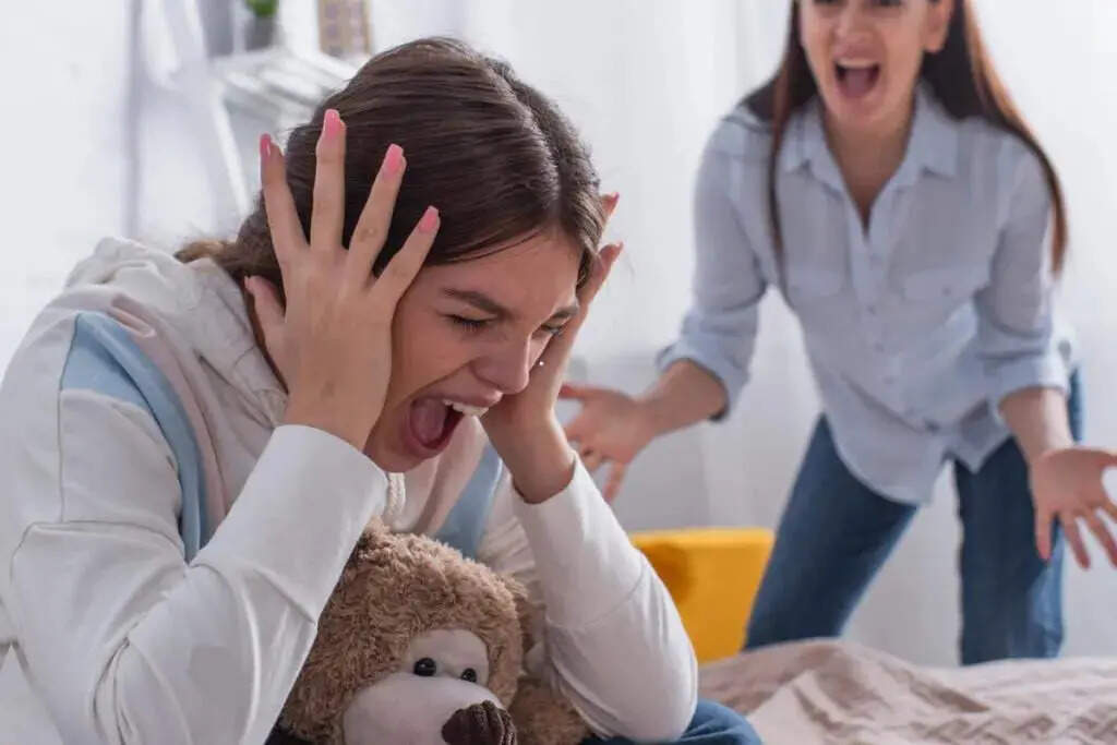5 signs of toxic parenting that you should recognise now!