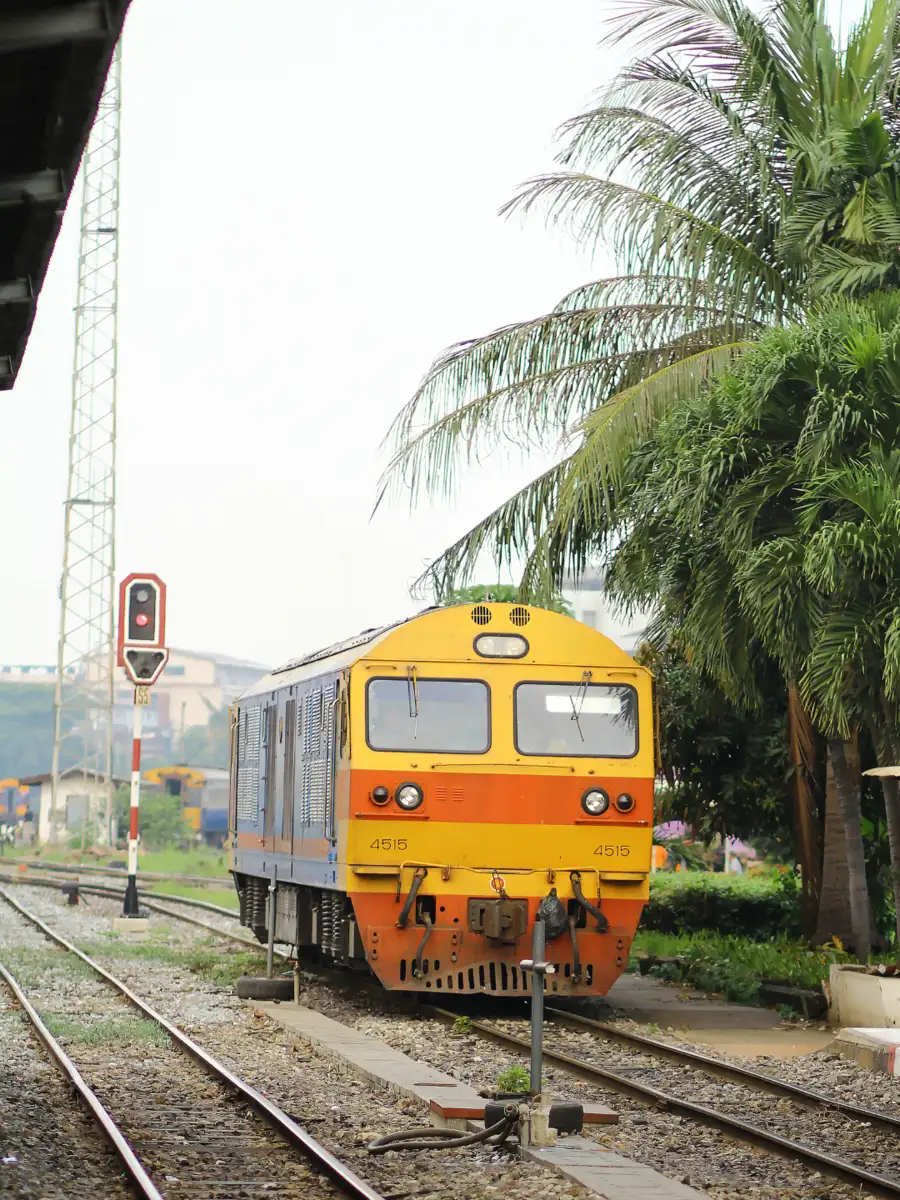 6 Railway stations that share international borders
