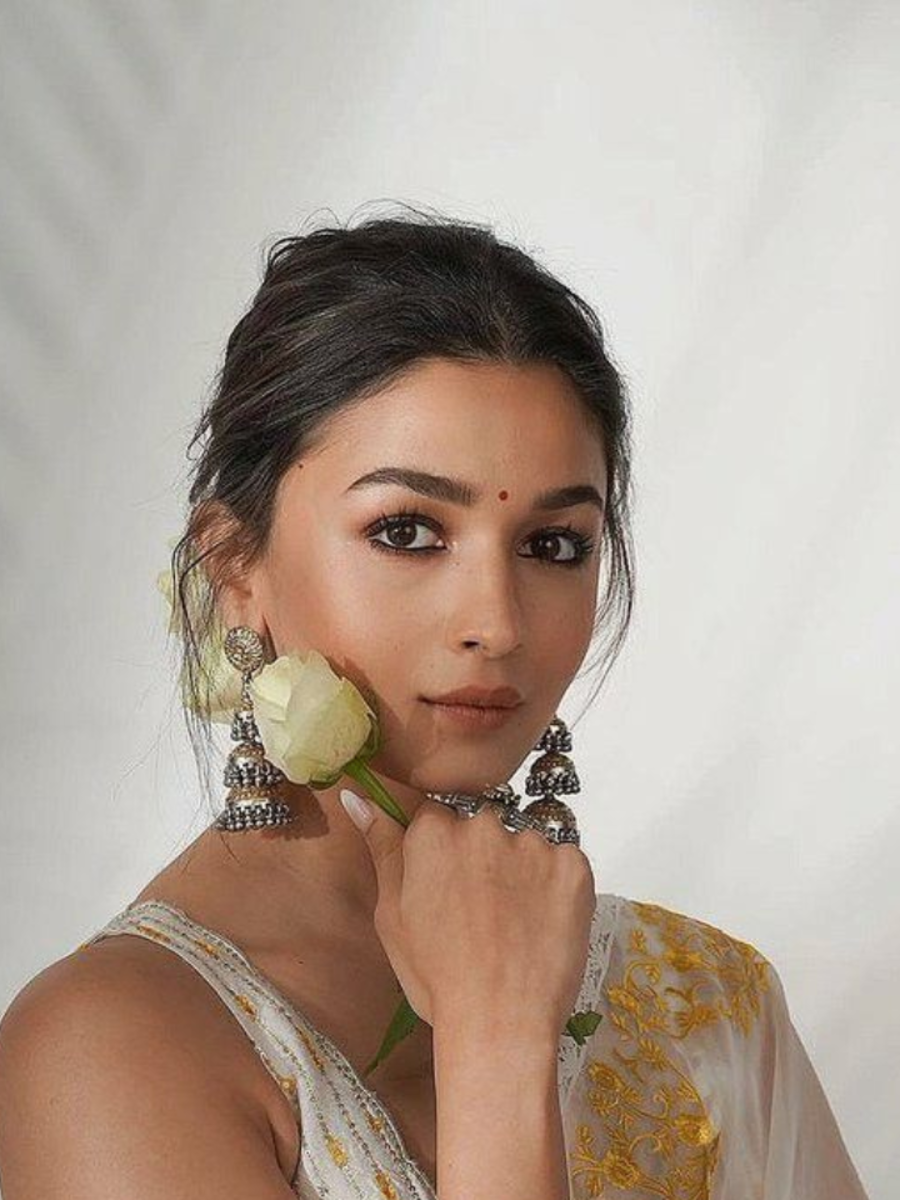 Saree Makeup Looks That Will Elevate Your Traditional Style | Zoom TV