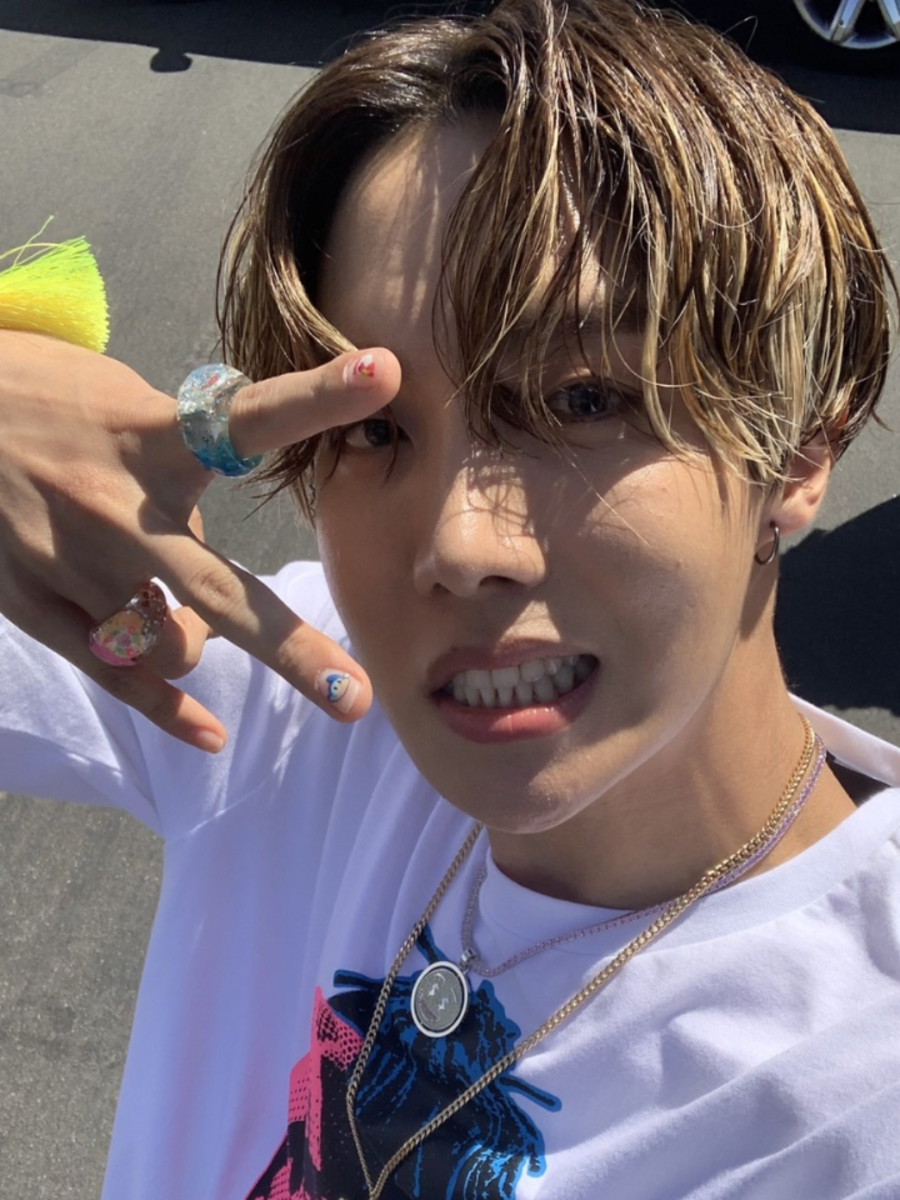 BTS’ J-Hope Uses Sunscreen Everyday. Know Its Benefits For Summer | Zoom TV