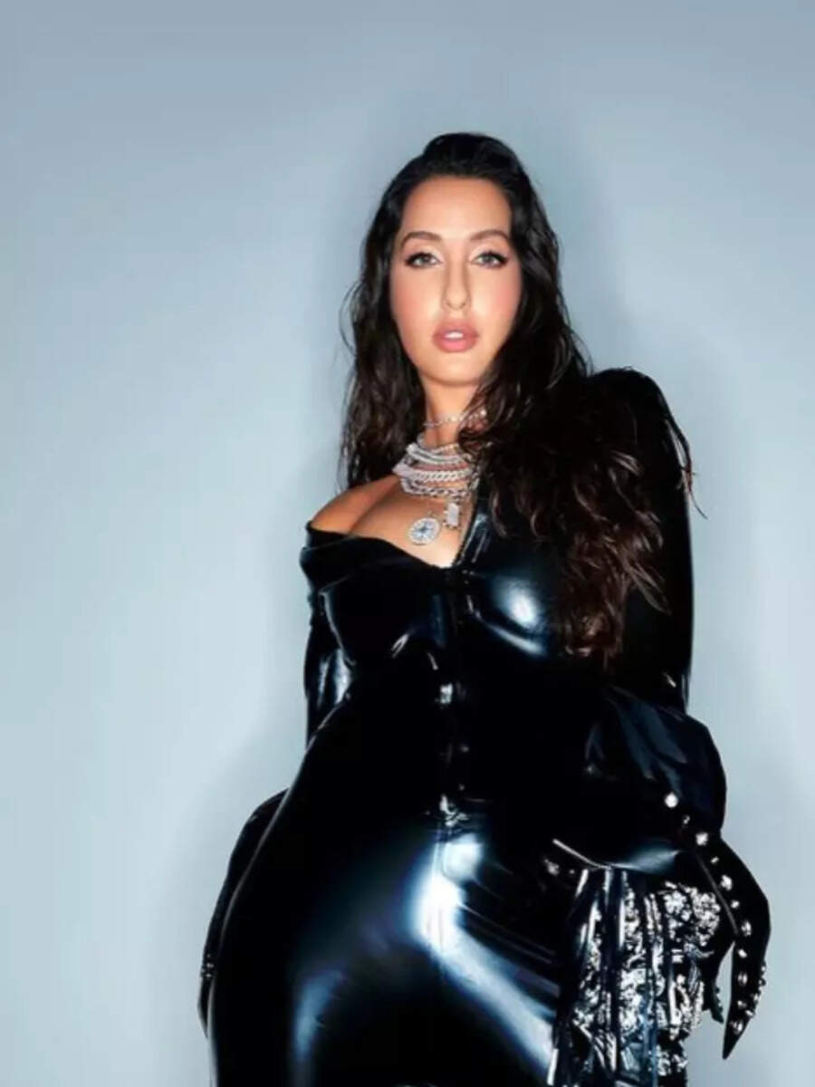 Nora Fatehi Flaunts Her Figure In Black Bodysuit, Sets Internet Ablaze ...