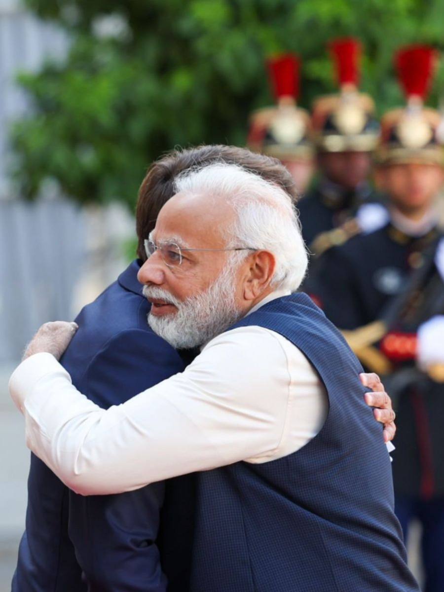 Selfie, Handshake & Hug: Jab Modi Met Macron In France | Times Now