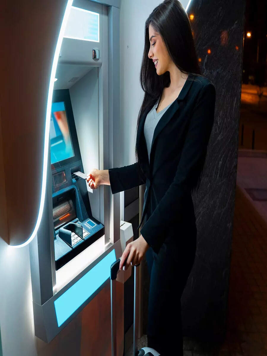 ATM withdrawal charges of popular banks - SBI vs PNB vs HDFC Bank vs ...