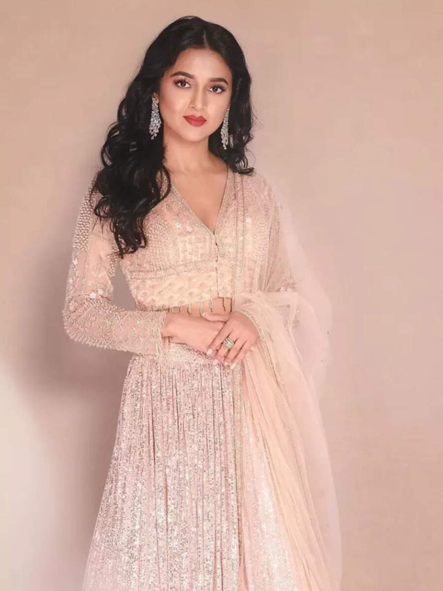 Raksha Bandhan 2023: Tejasswi Prakash's Gorgeous Indian Fits To Shine ...
