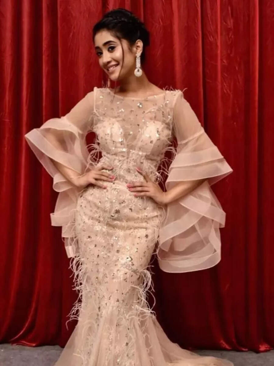 Raksha Bandhan 2023: Shivangi Joshi's Ethnic Outfits To Upgrade Your ...