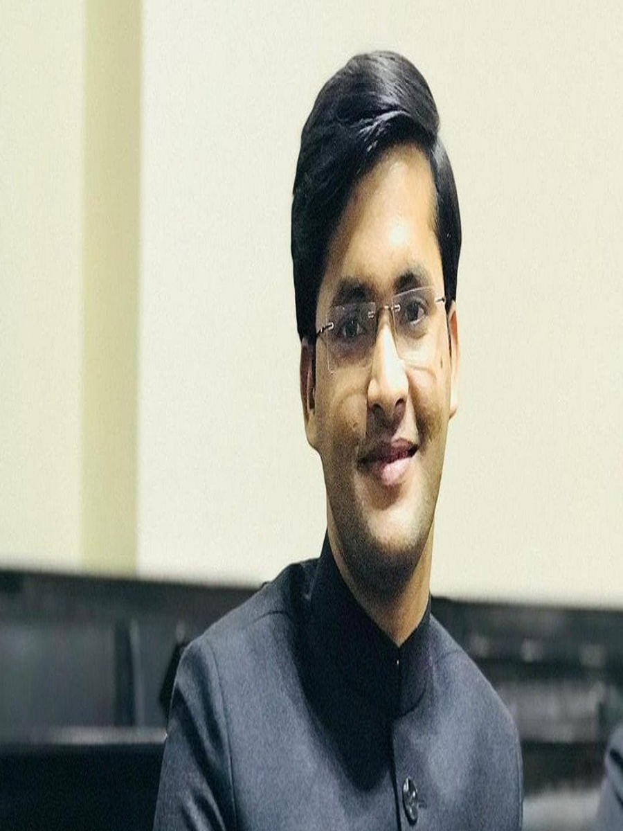 Youngest IAS Officer in India: Ansar Shaikh, Son of a Auto Driver ...