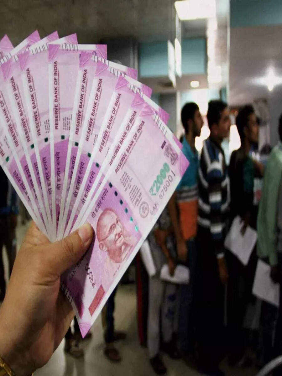 RBI Offices Witness Surge in Footfall as People Swap Rs 2,000 Notes ...