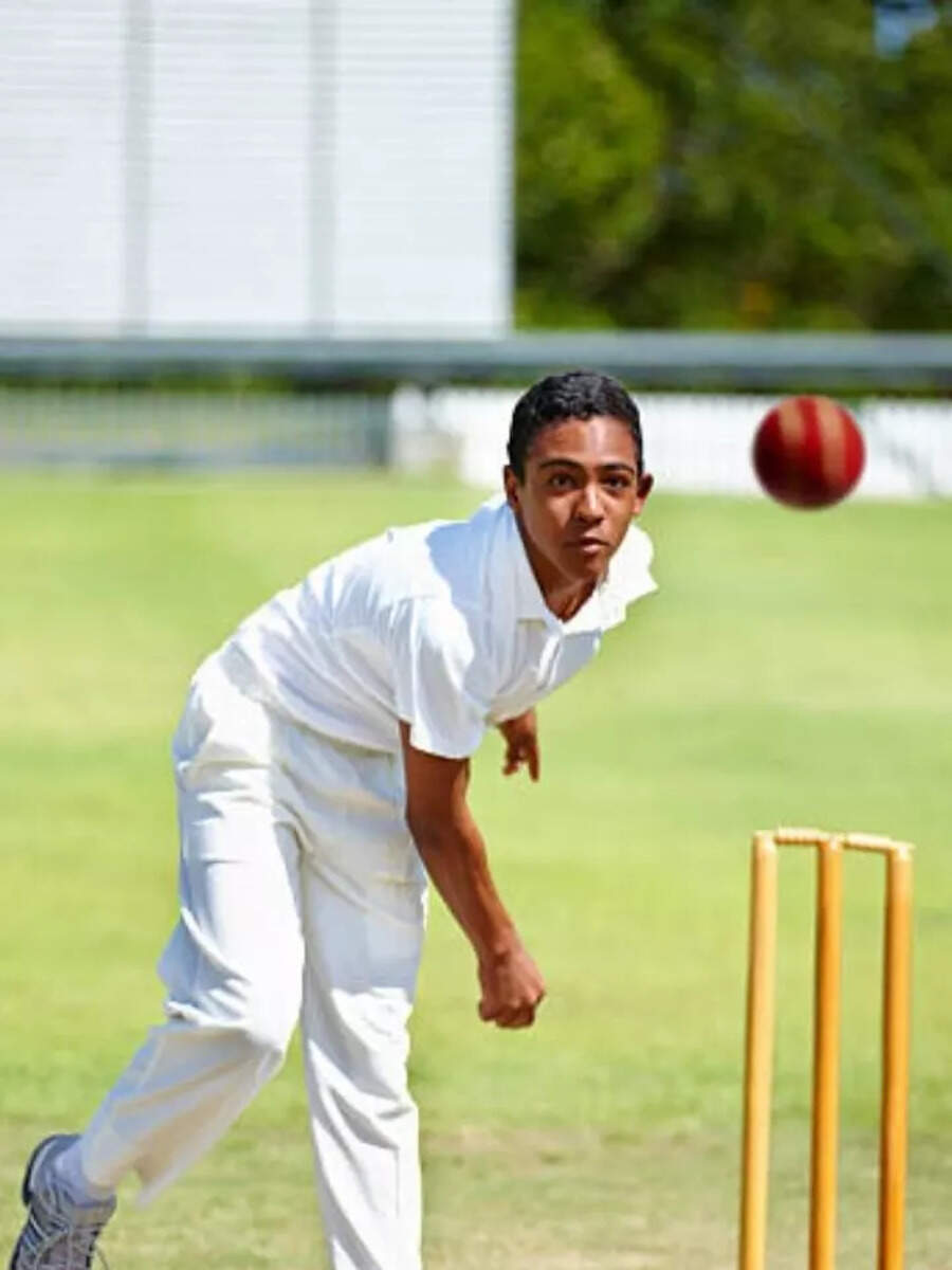 How many seconds does it take for a ball thrown at a speed of 140Kmph ...