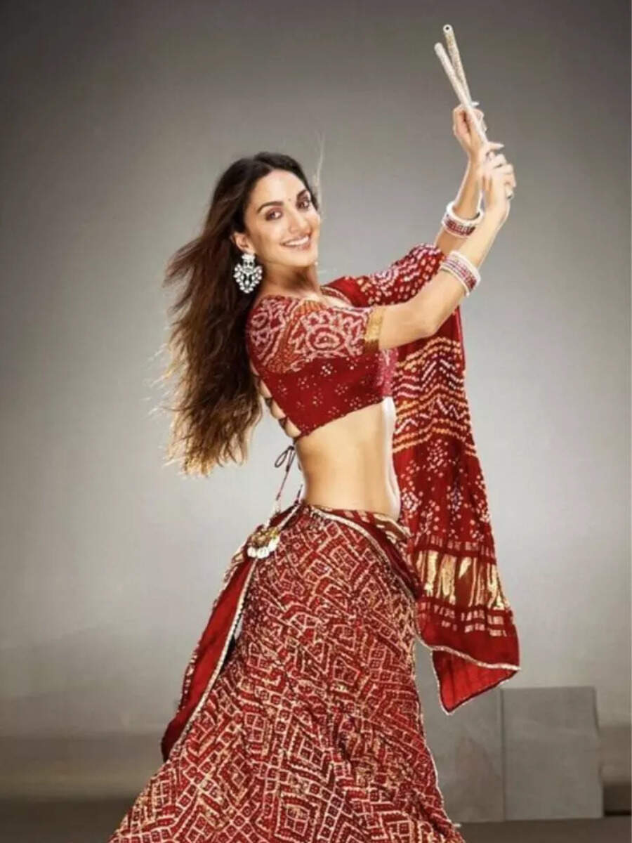 Nagada Sang Dhol ToChogada: Bollywood Garba Songs That Are Must For ...