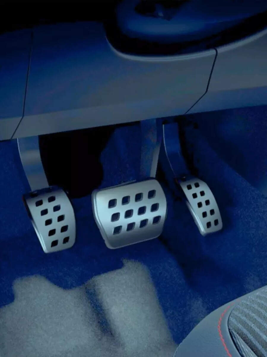 How To Use Clutch And Break Properly | Times Now Navbharat