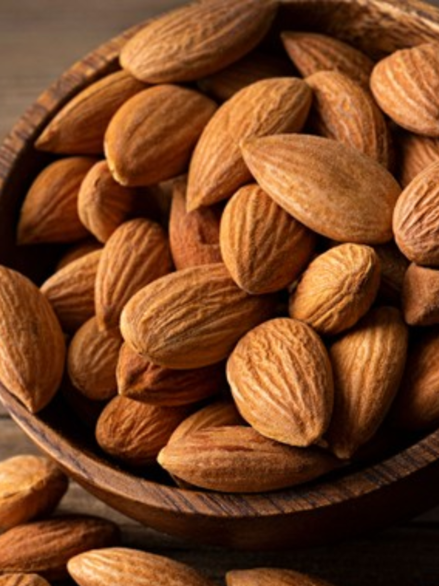 tips for identify fake almonds - तुम्ही बनावट बदाम तर खात नाहीत ना? अशी ...