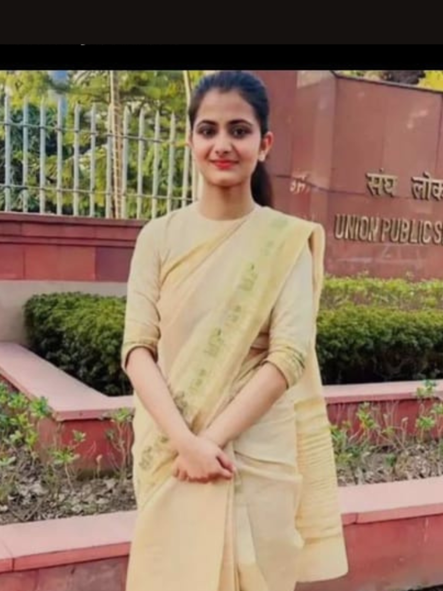 IAS Divya Tanwar UPSC Marksheet, 10th 12th Percentage, Current Posting ...