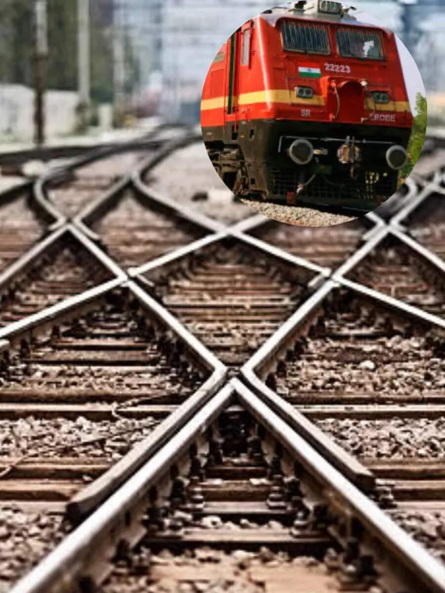 how much gap between two track of train know how loco pilot change ...