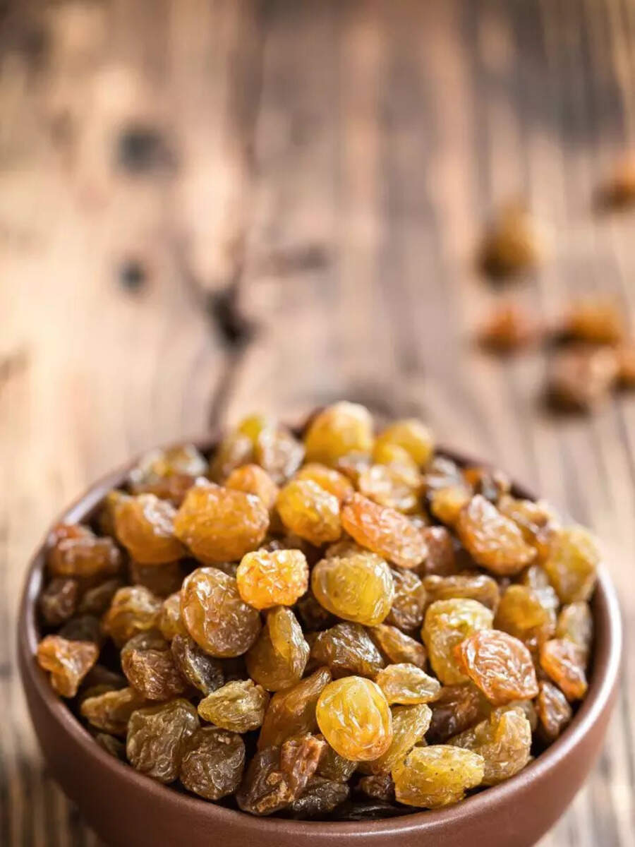 8 Health Benefits Of Drinking Raisin Water Every Day | Times Now