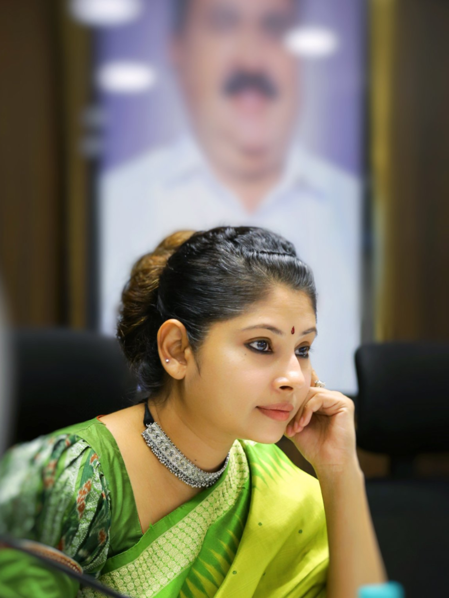 IAS Officer Smita Sabharwal Education Qualification, Posting & More ...