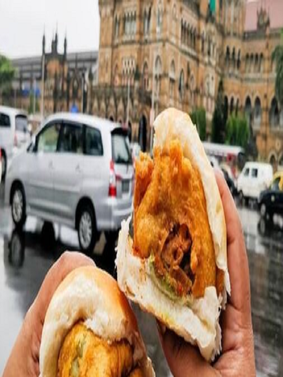 मुंबईत या 10 ठिकाणी मिळतो चविष्ठ वडापाव ! एकदा खाऊनच या- Top 10 famous ...
