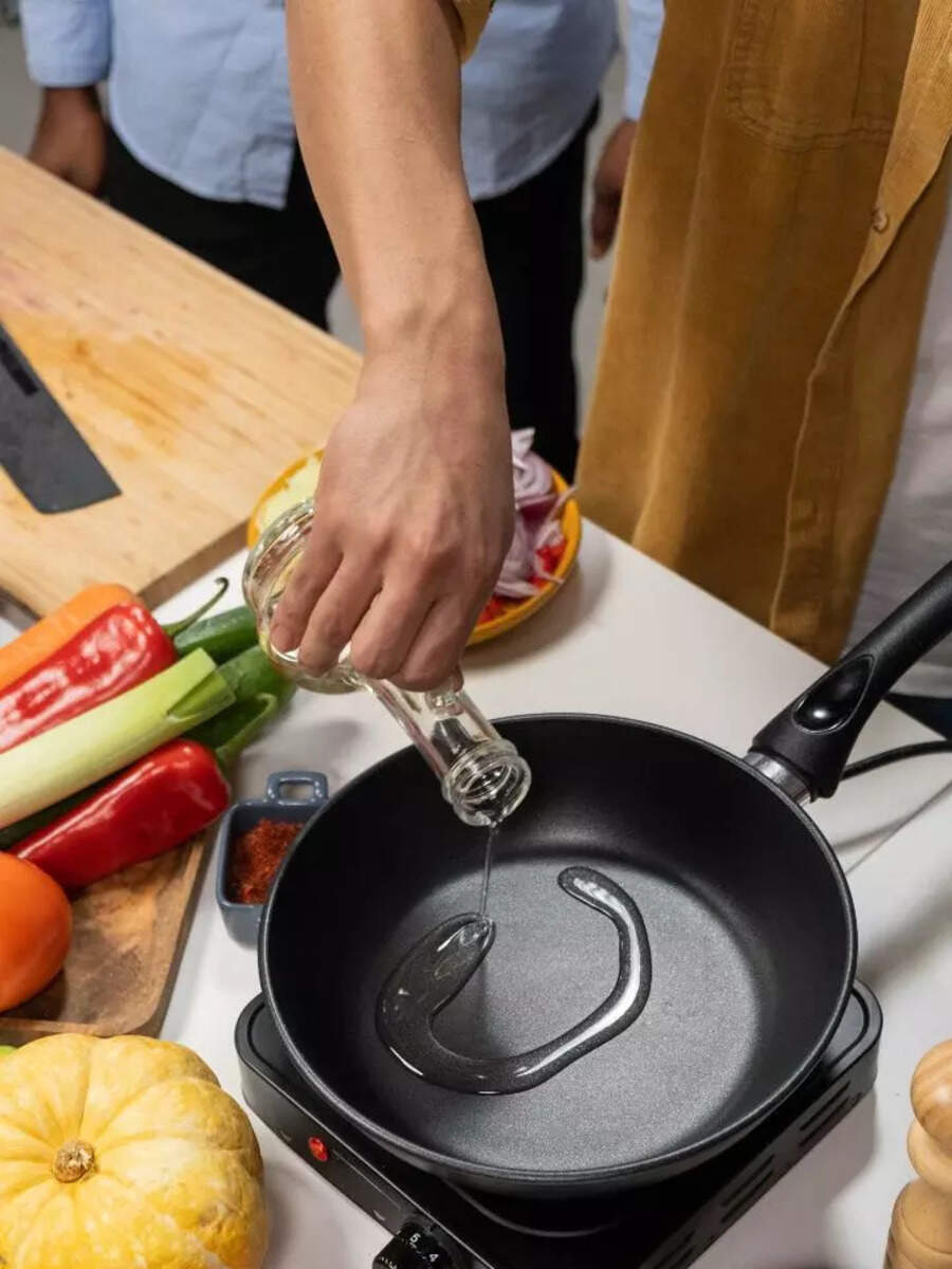 8 Cooking Oils That Help To Lower Your Blood Cholesterol | Times Now