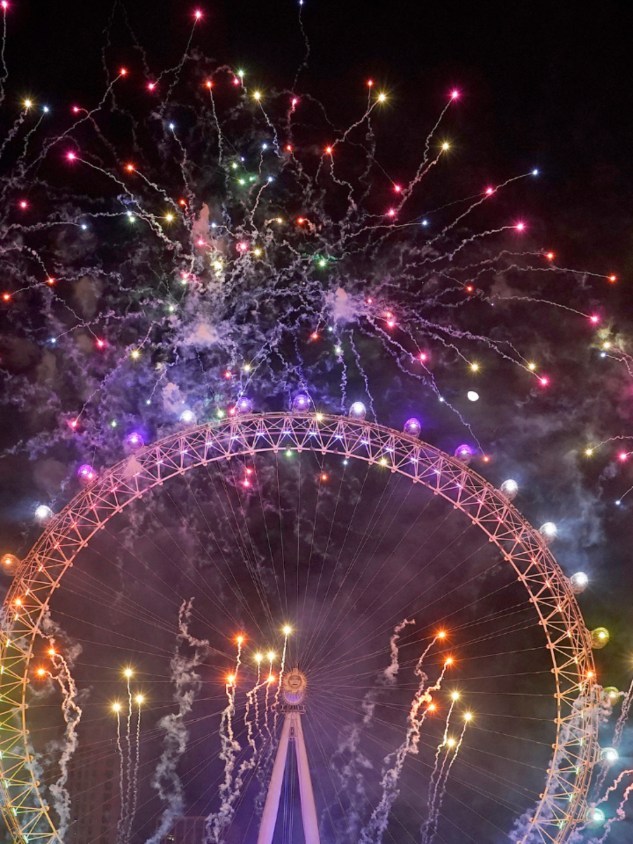 New Year's Eve 2024 Fireworks Around the World in 8 Stunning Pictures ...