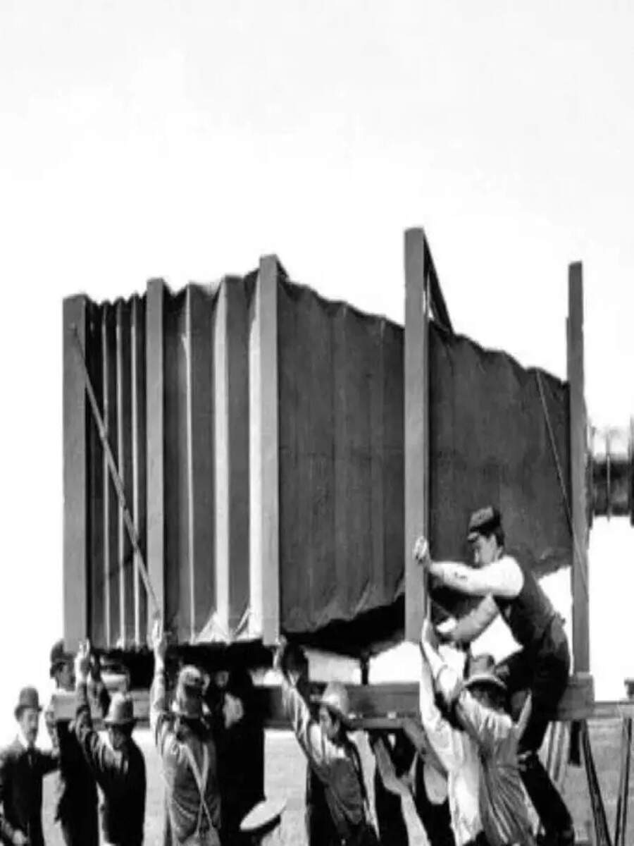 worlds first camera was very big see the photos - जगातला पहिला कॅमेरा ...