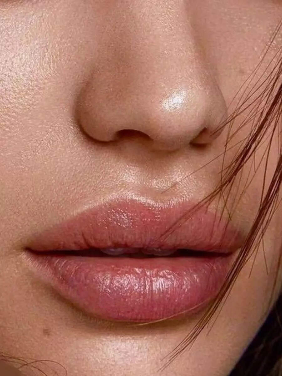 How To Get Pink Lips Naturally - 10 Home Remedies | Zoom TV