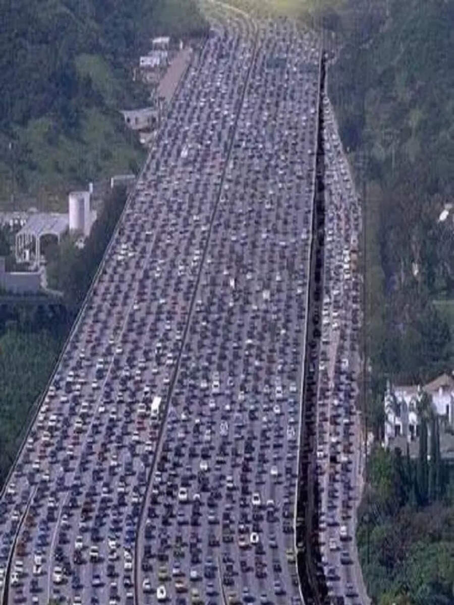 दुनिया की सबसे चौड़ी सड़क, जिसमें समा जाए 4 फुटबॉल का मैदान- world widest road monumental axis ...