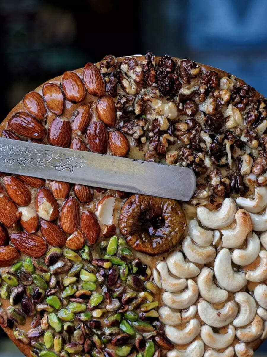 Shahi Sheermal Roti is famous food of old Delhi- शीरमाल रोटी अकबर के ...