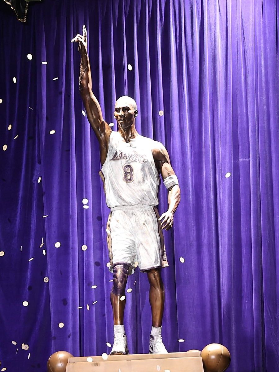 Kobe Bryant Statue: Who Are The 7 Lakers Legends With Statues In The ...