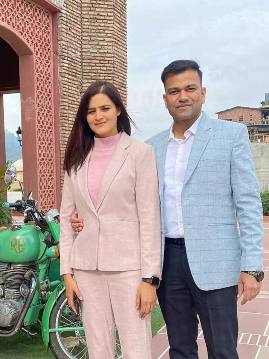 IAS Tushar Singla Salary Wife IPS Navjot Simi Salary UPSC Salary, पति ...