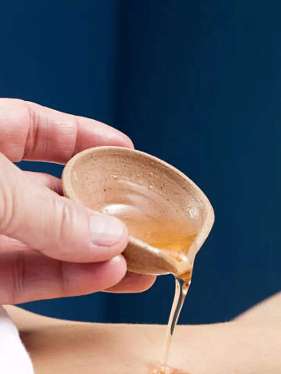 benefits of applying oil on navel belly button - नाभि में तेल लगाने के ...