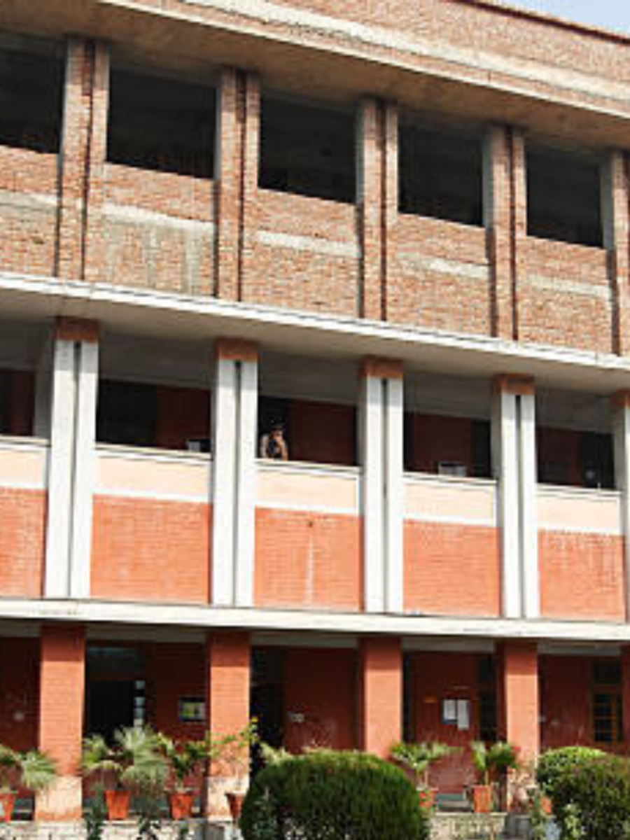 Top 7 DU Colleges for BSc Chemistry Honours | Times Now