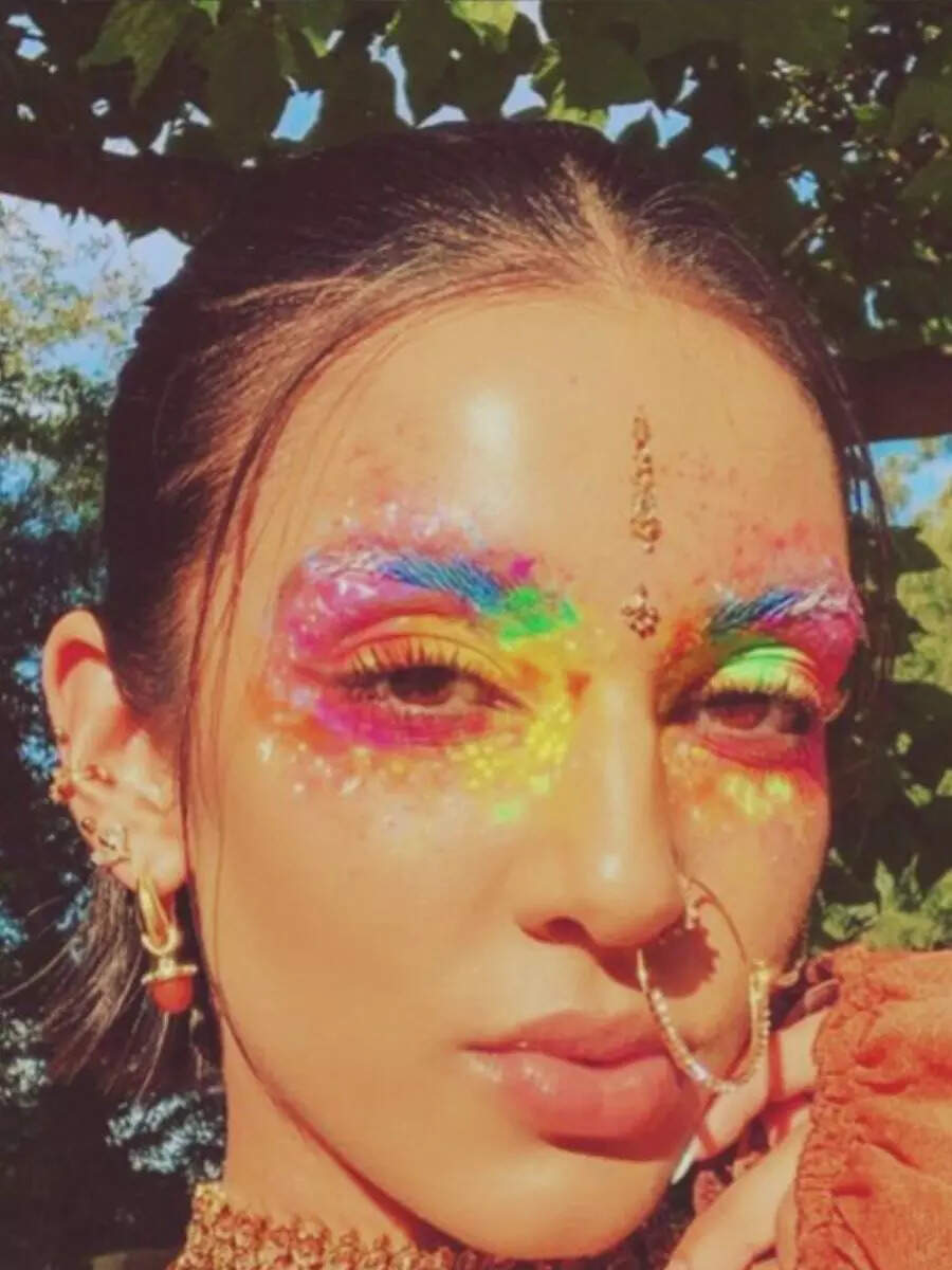 Holi Makeup Look 2024: 9 Vibrant Makeup Looks For Festival Of Colours ...