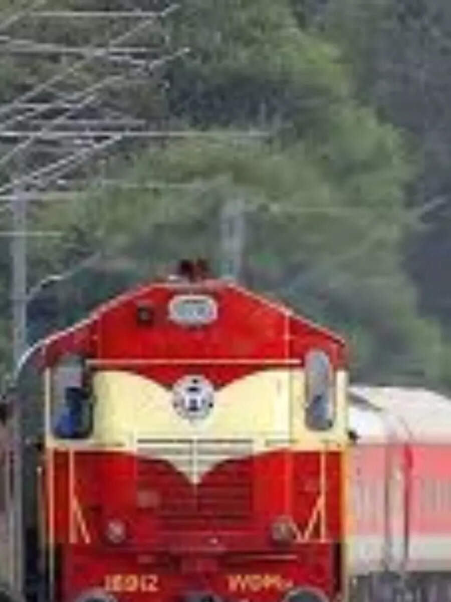 hawrah amritsar mail train stops at 111 railway station and reaches on ...